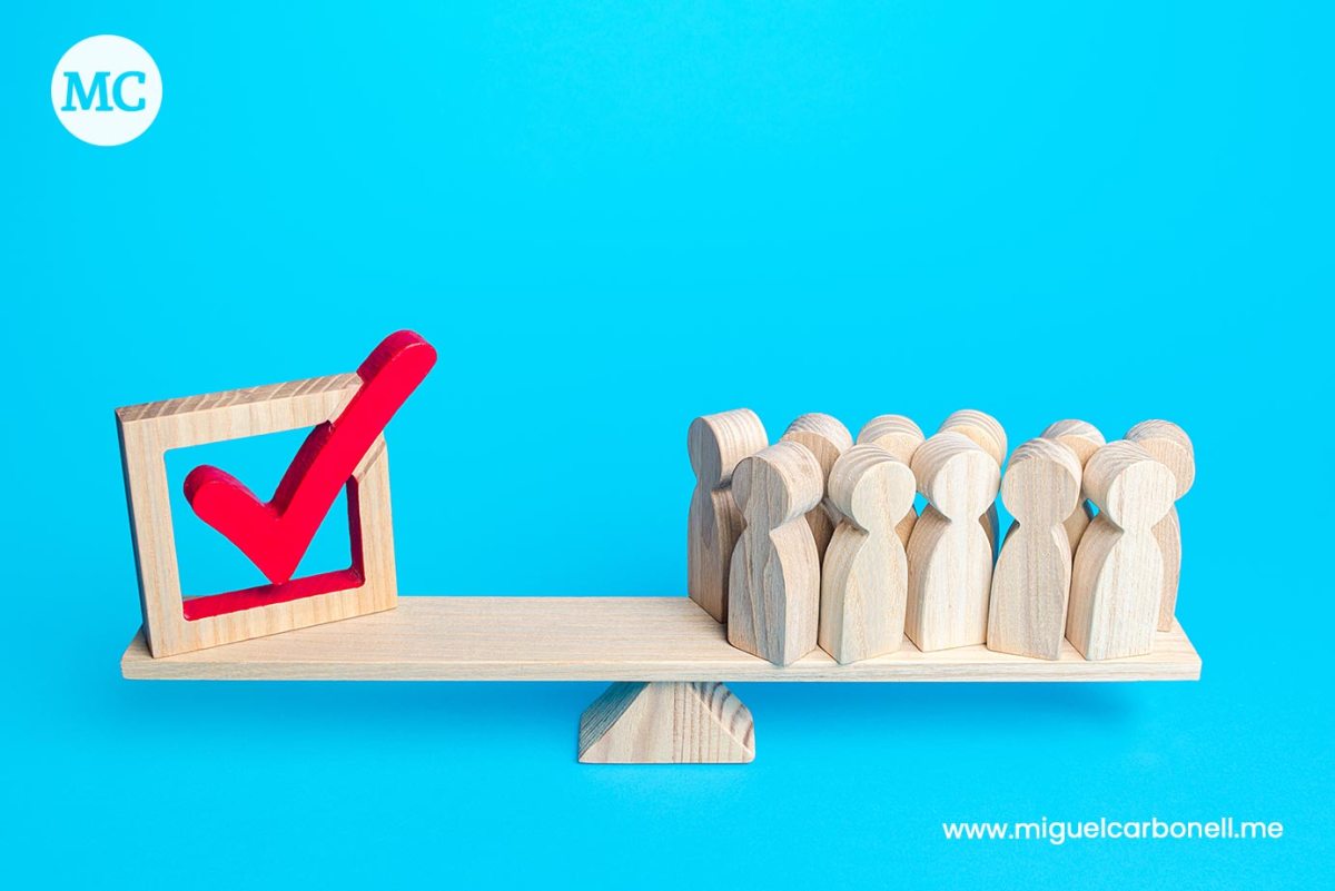 Constitución Y Democracia Una Breve Nota Miguel Carbonell